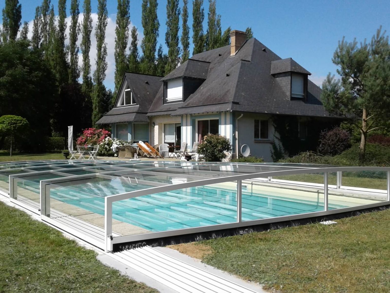 Abri de piscine polycarbonate - Technologie Confort - Rénoval Abris ...